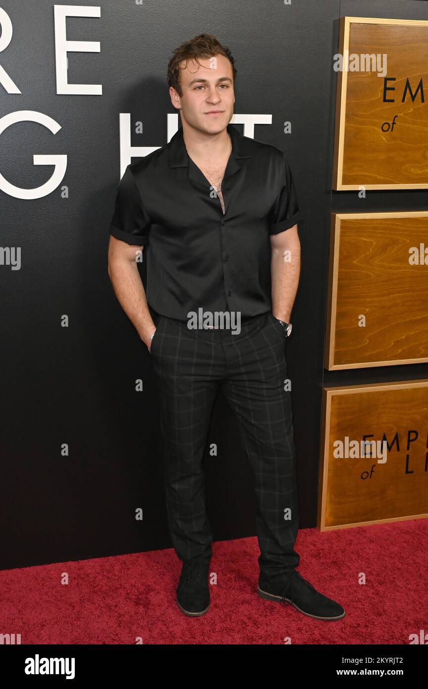 Los Angeles, USA. 01st Dec, 2022. Elliott Ross at the premiere for ...