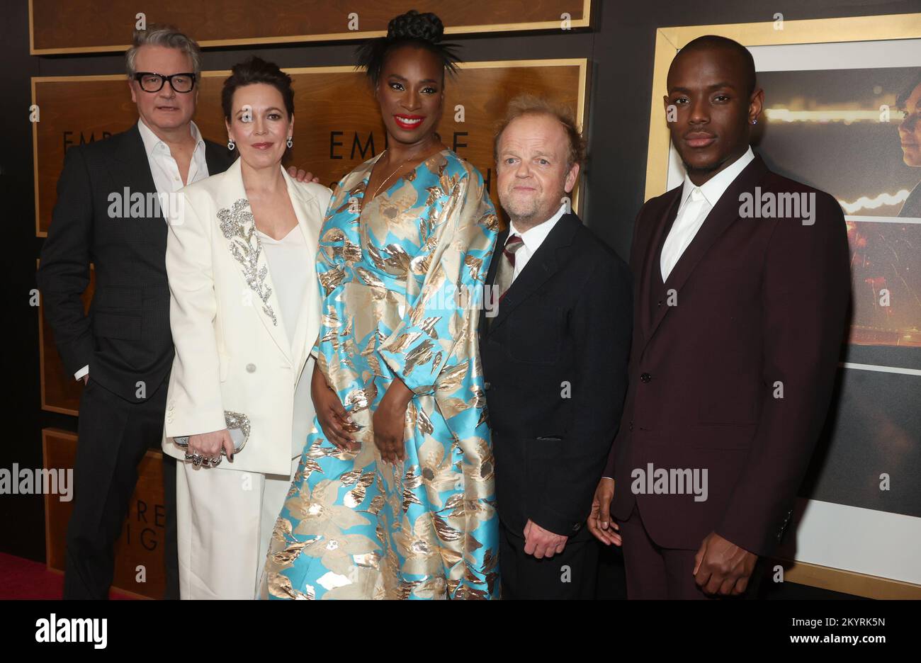 1 December 2022 -Los Angeles, California - Colin Firth, Olivia Colman ...