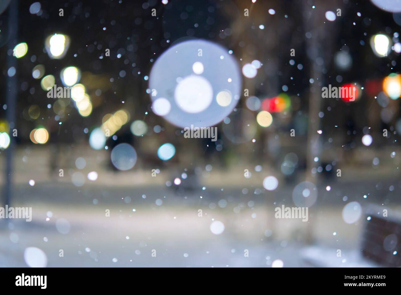 Snow in headlights hi-res stock photography and images - Alamy