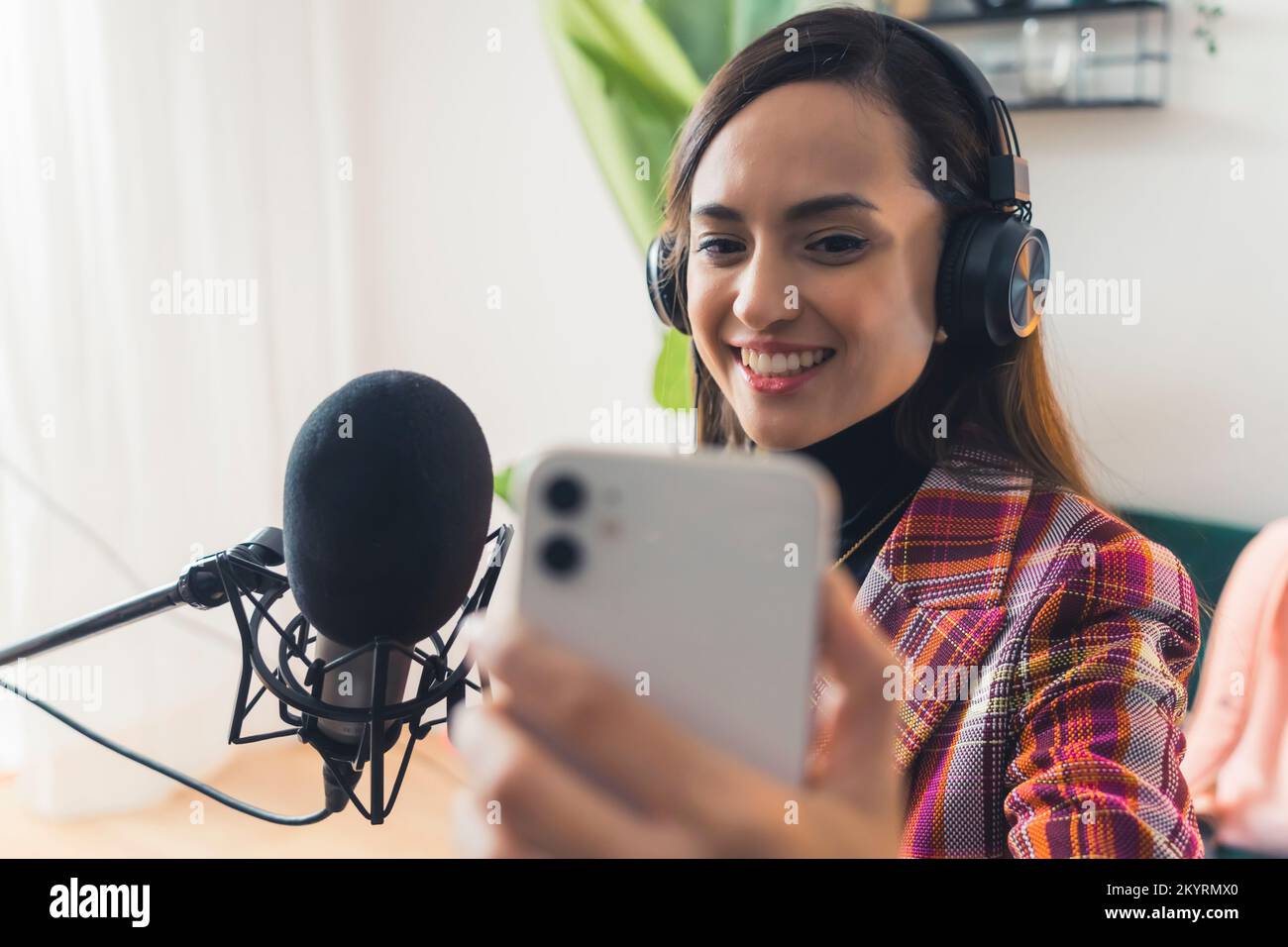 Latin woman singer hi-res stock photography and images - Alamy