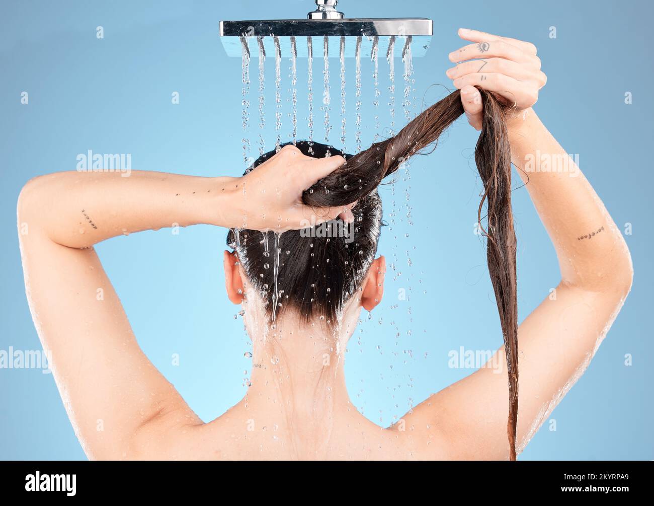 Woman washing head with shampoo hi-res stock photography and images - Alamy