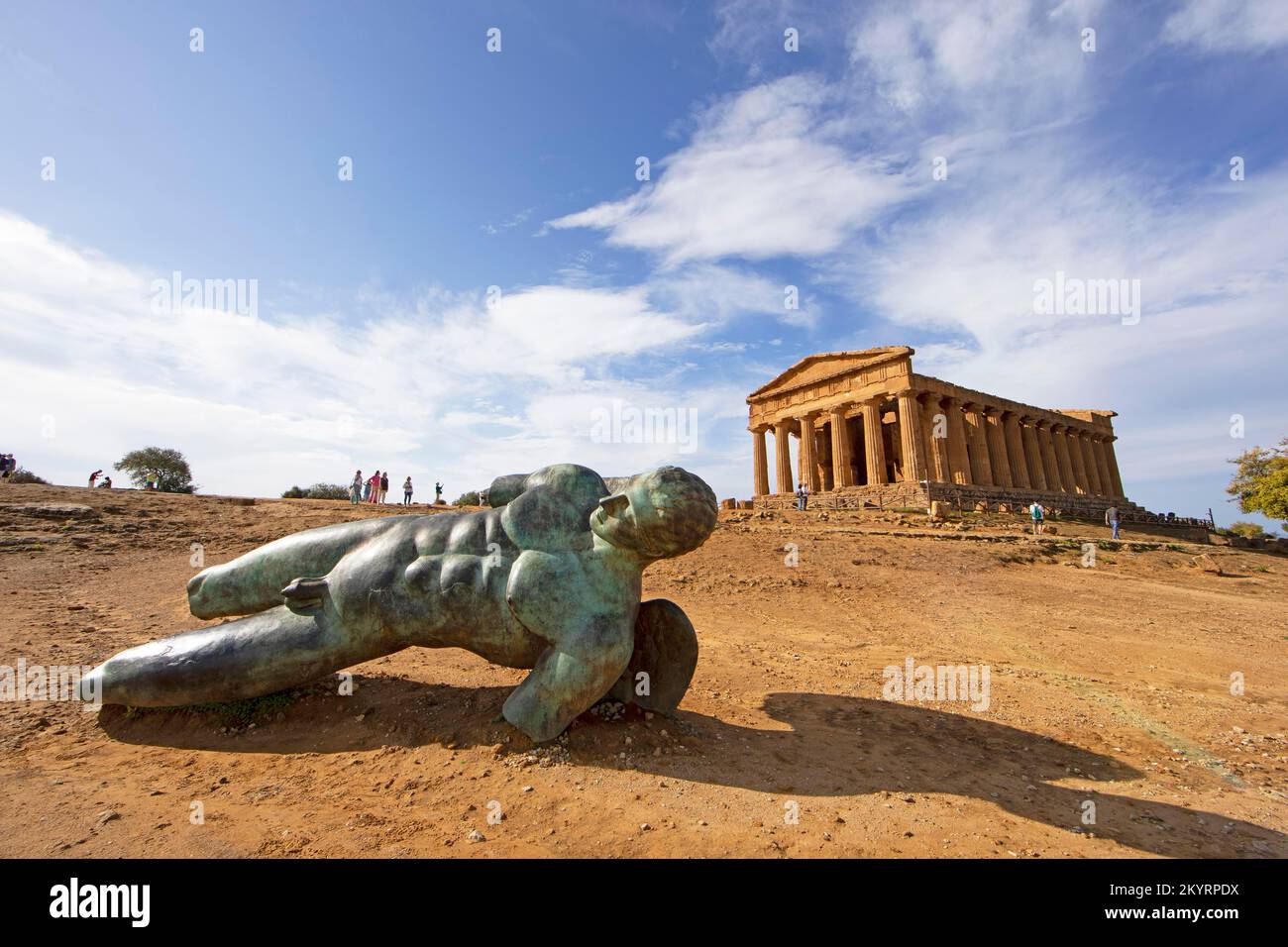Valle dei Templi di Agrigento, Concordia Temple with the sculpture of ...