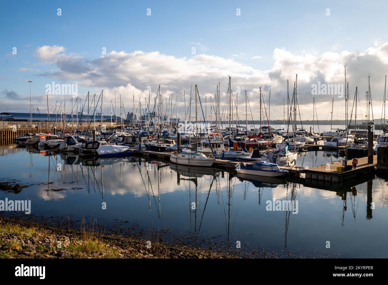 Southampton marina sun hi-res stock photography and images - Alamy