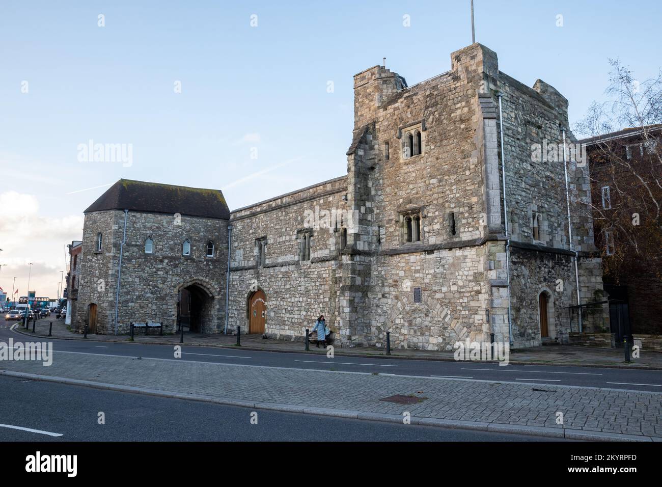 Castle watergate hi-res stock photography and images - Alamy