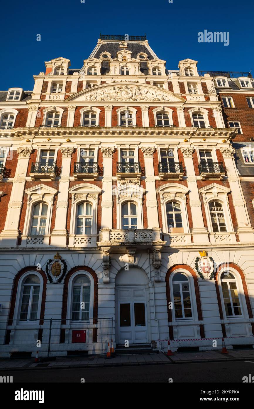 Portcullis logo hi-res stock photography and images - Alamy