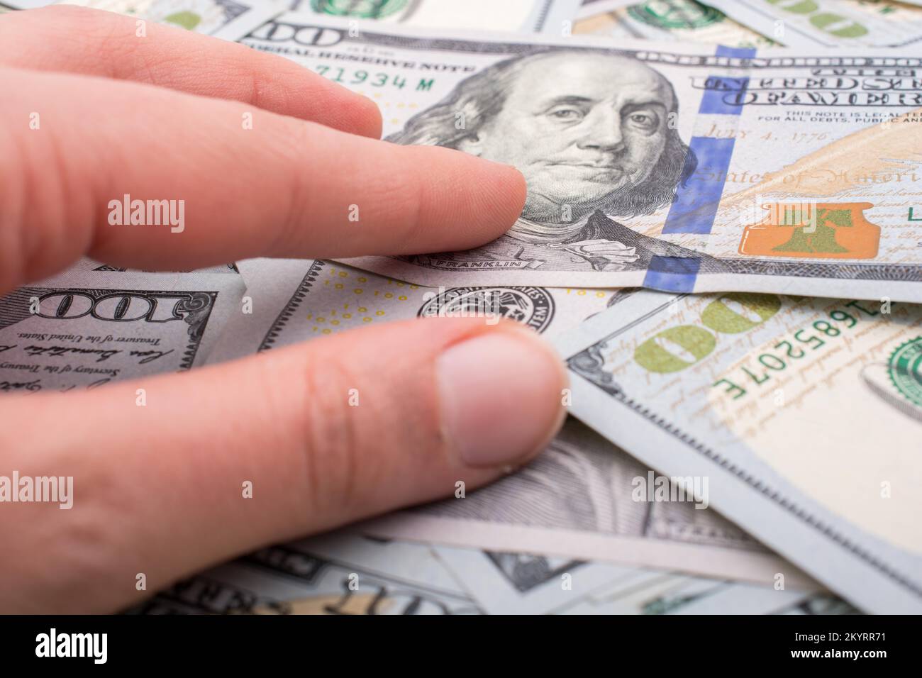 Hand holding banknotes hi-res stock photography and images - Alamy
