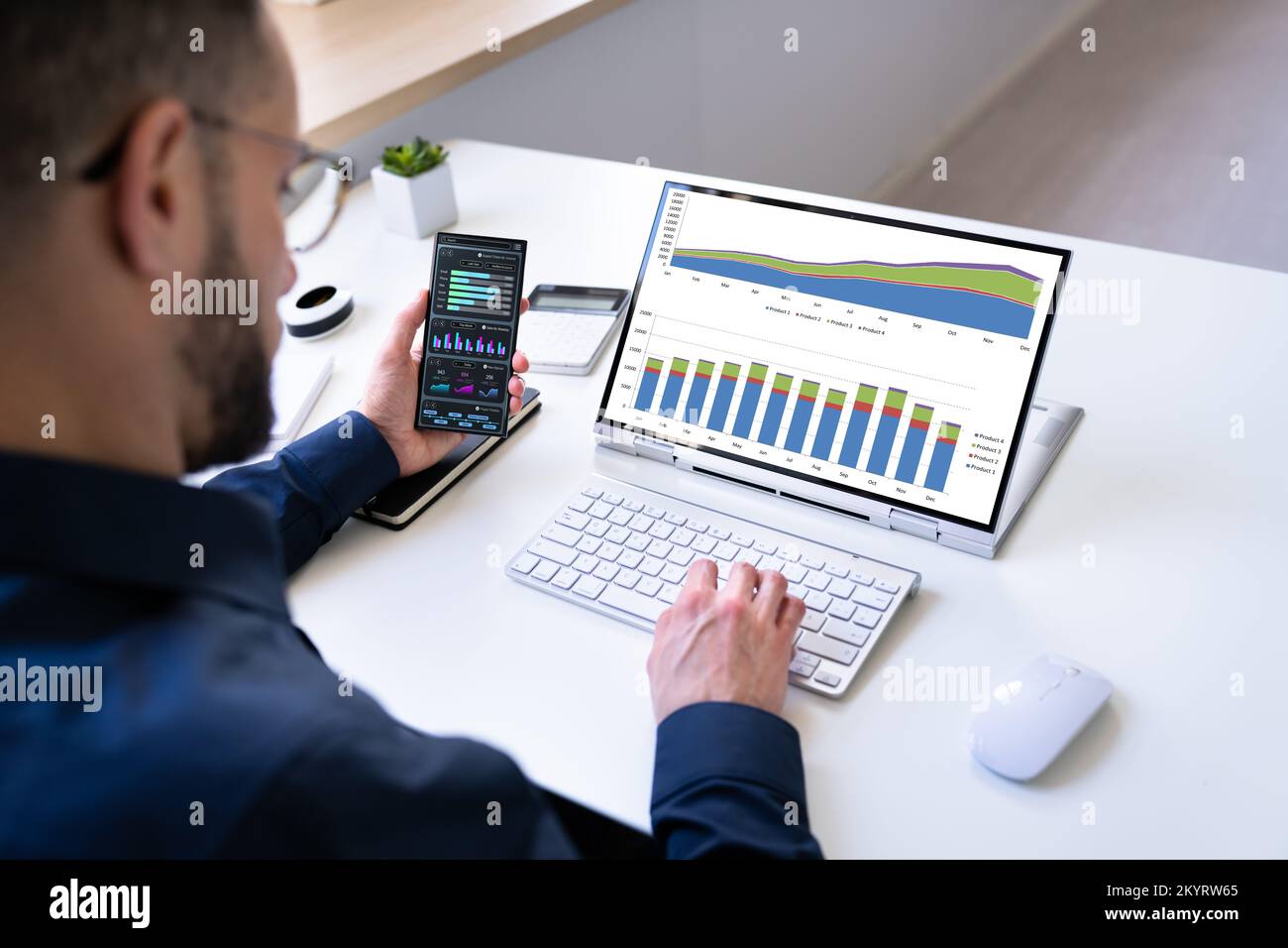 Data Analyst Using Data Analytics KPI Dashboard Stock Photo - Alamy