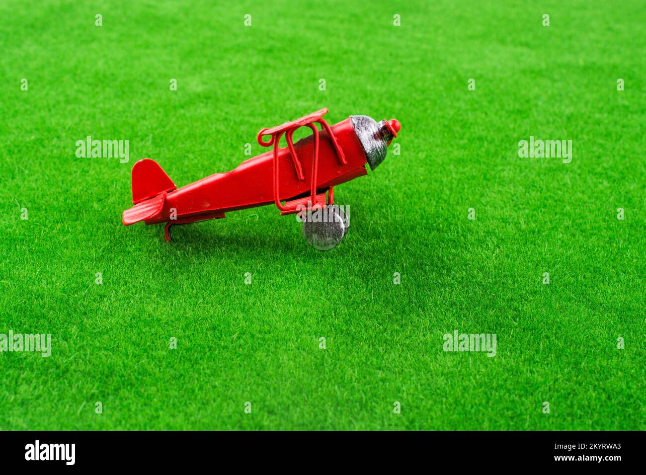 Red little retro model airplane in green grass Stock Photo - Alamy