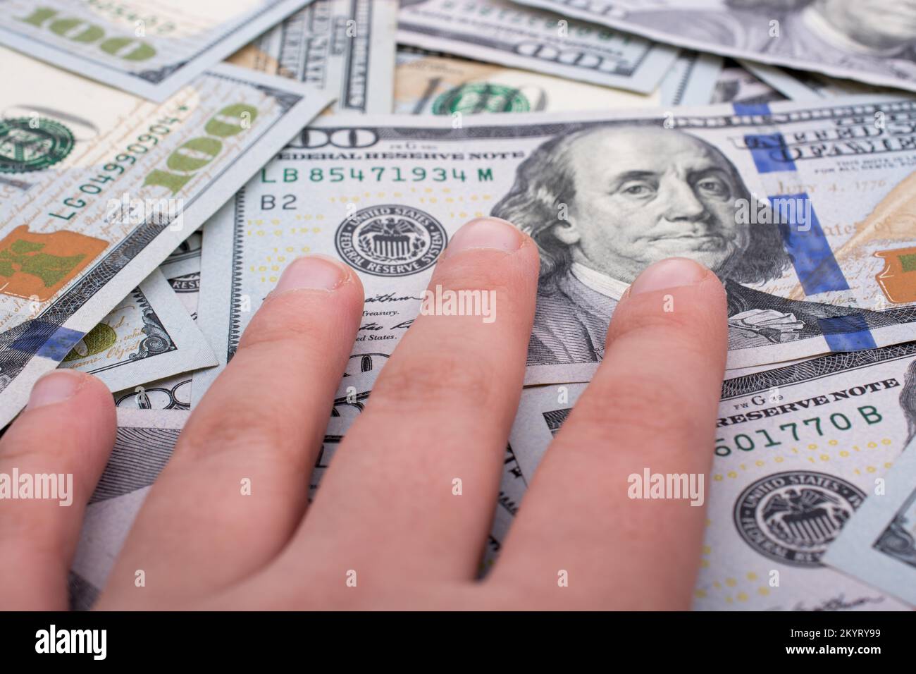 Hand holding banknotes hi-res stock photography and images - Alamy
