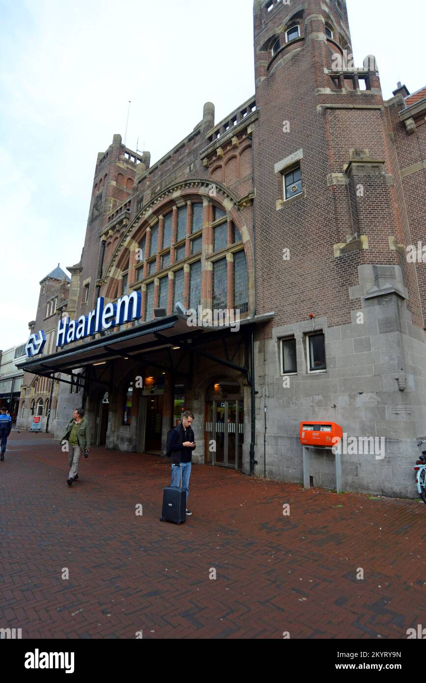 The front entrance to Haarlem staion, the only Art Nouveau station in ...