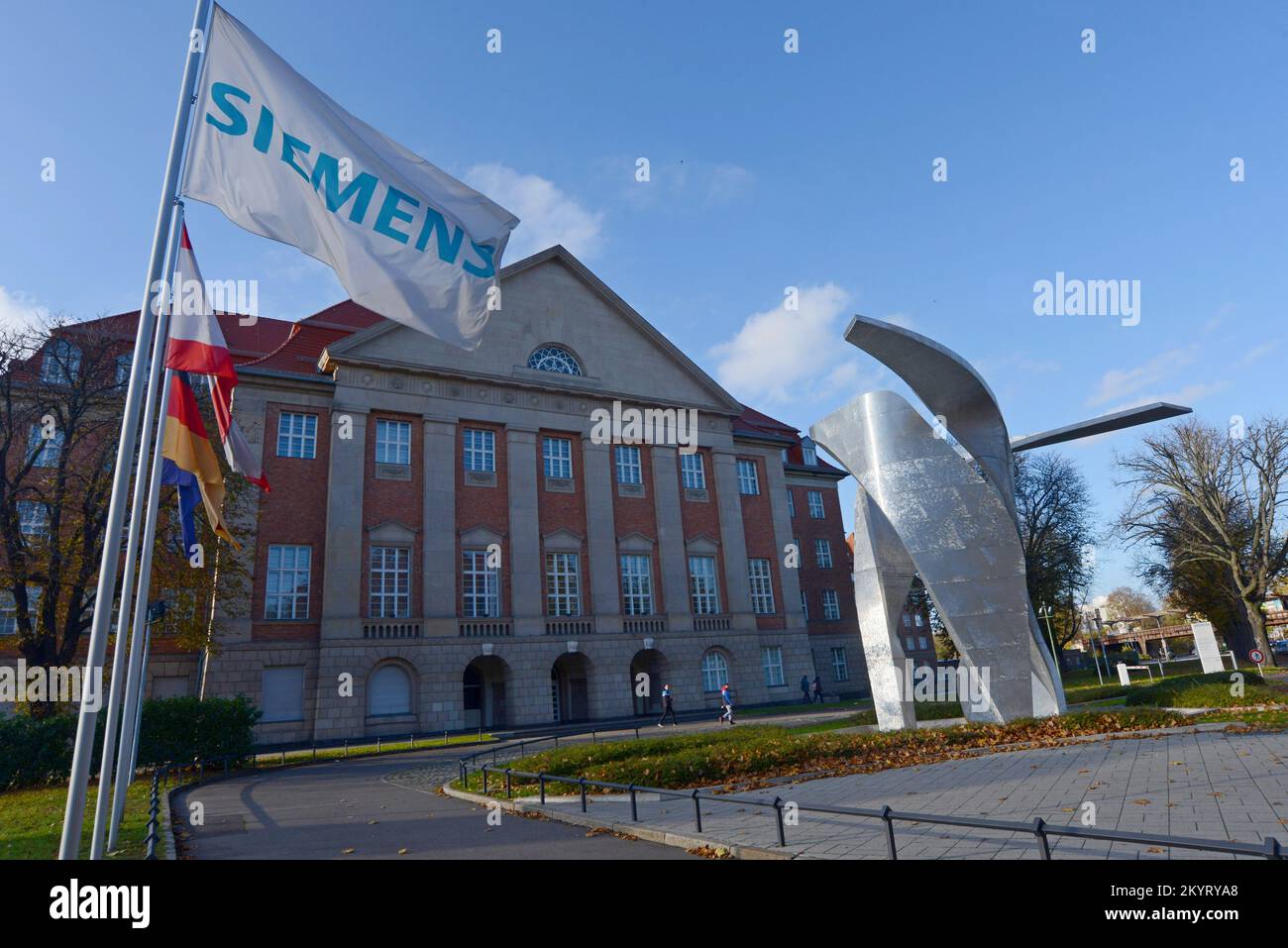 Siemens headquarters hi-res stock photography and images - Alamy
