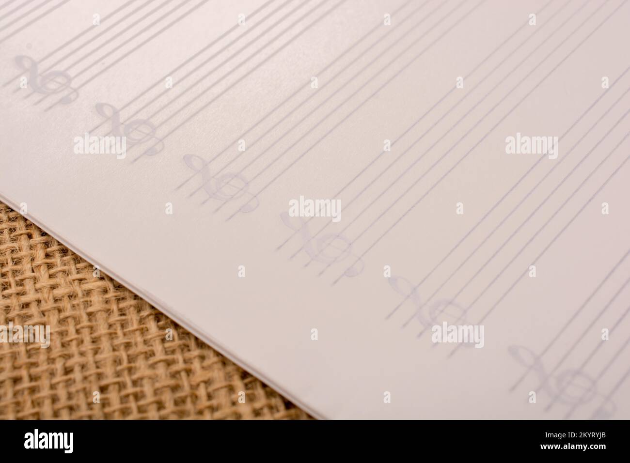 Paper music notes hi-res stock photography and images - Alamy