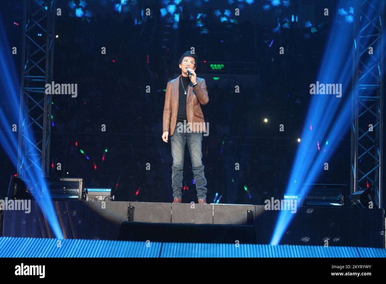 Taiwanese singer Terry Lin attended a group star concert in Xuchang ...