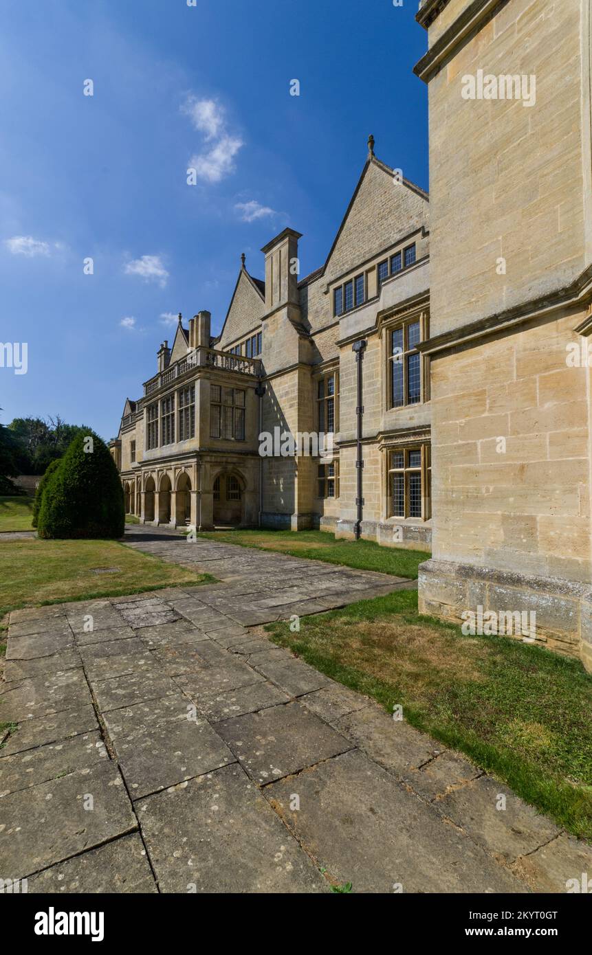 English jacobean architecture hi-res stock photography and images - Alamy