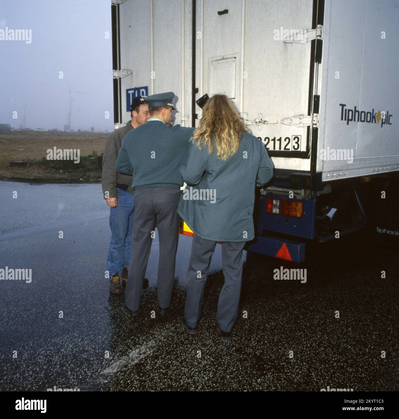 Customs activities, here on 29.11.1994 in Pomellen, on the German ...