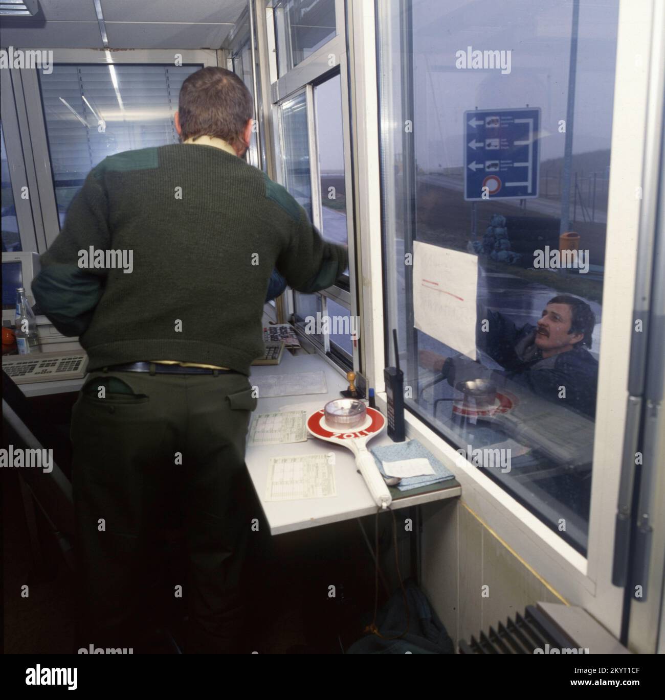 Customs activities, here on 29.11.1994 in Pomellen, on the German ...