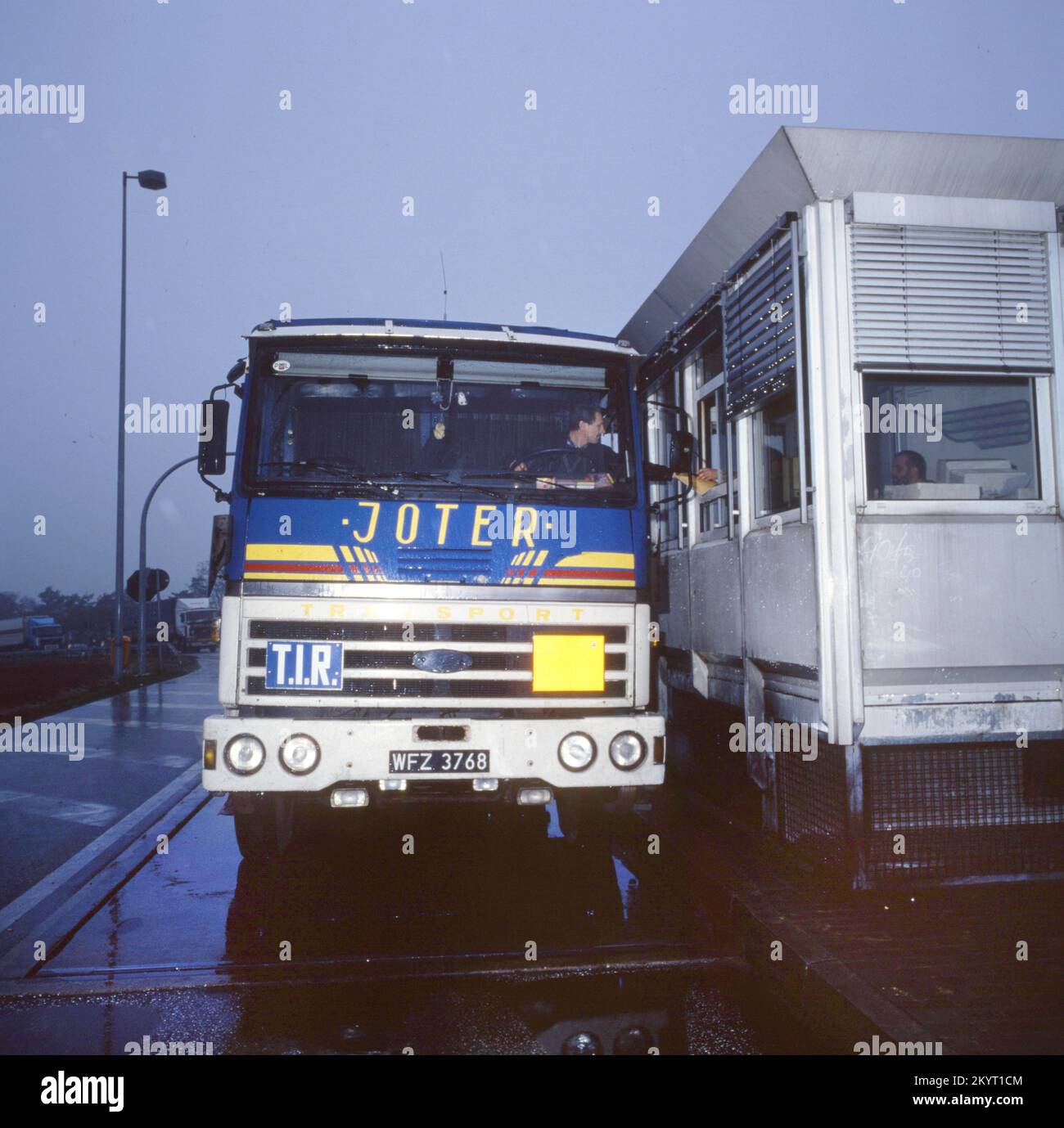 Customs activities, here on 29.11.1994 in Pomellen, on the German ...