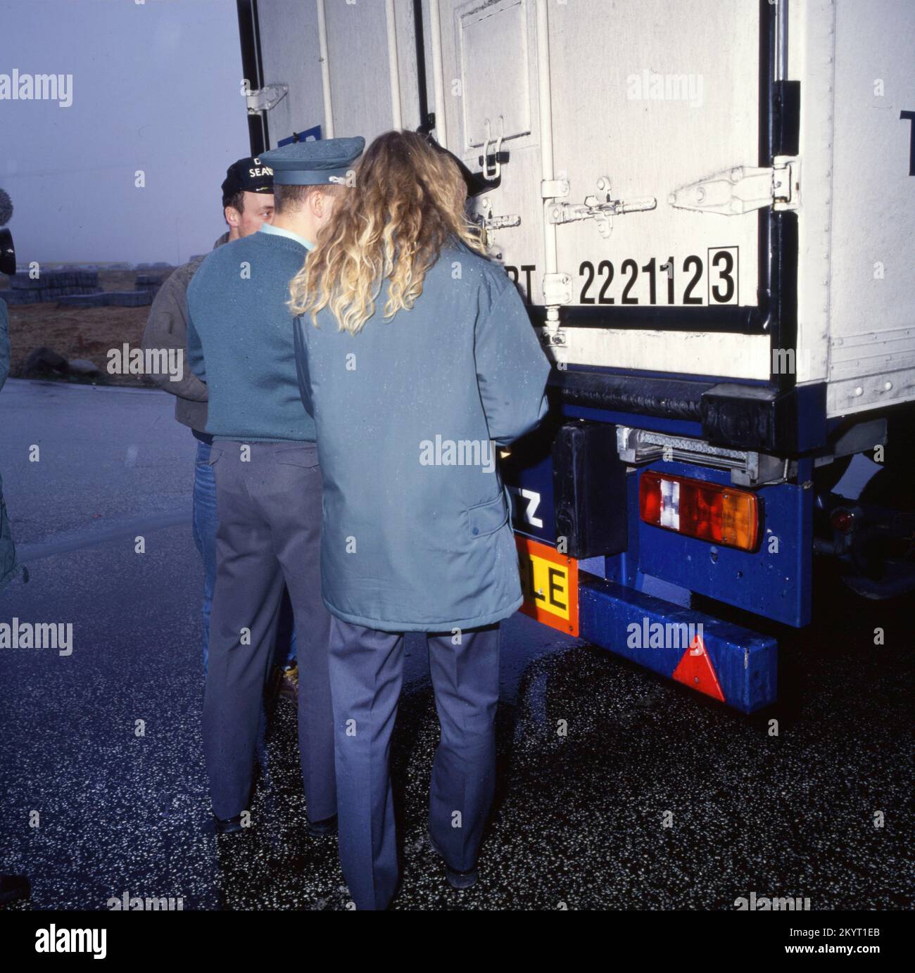 Customs activities, here on 29.11.1994 in Pomellen, on the German ...