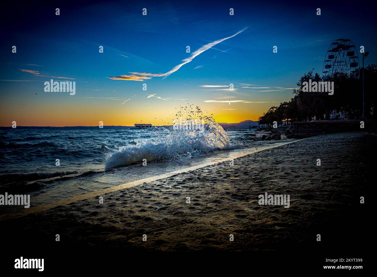 Lake sunset Italy Stock Photo - Alamy