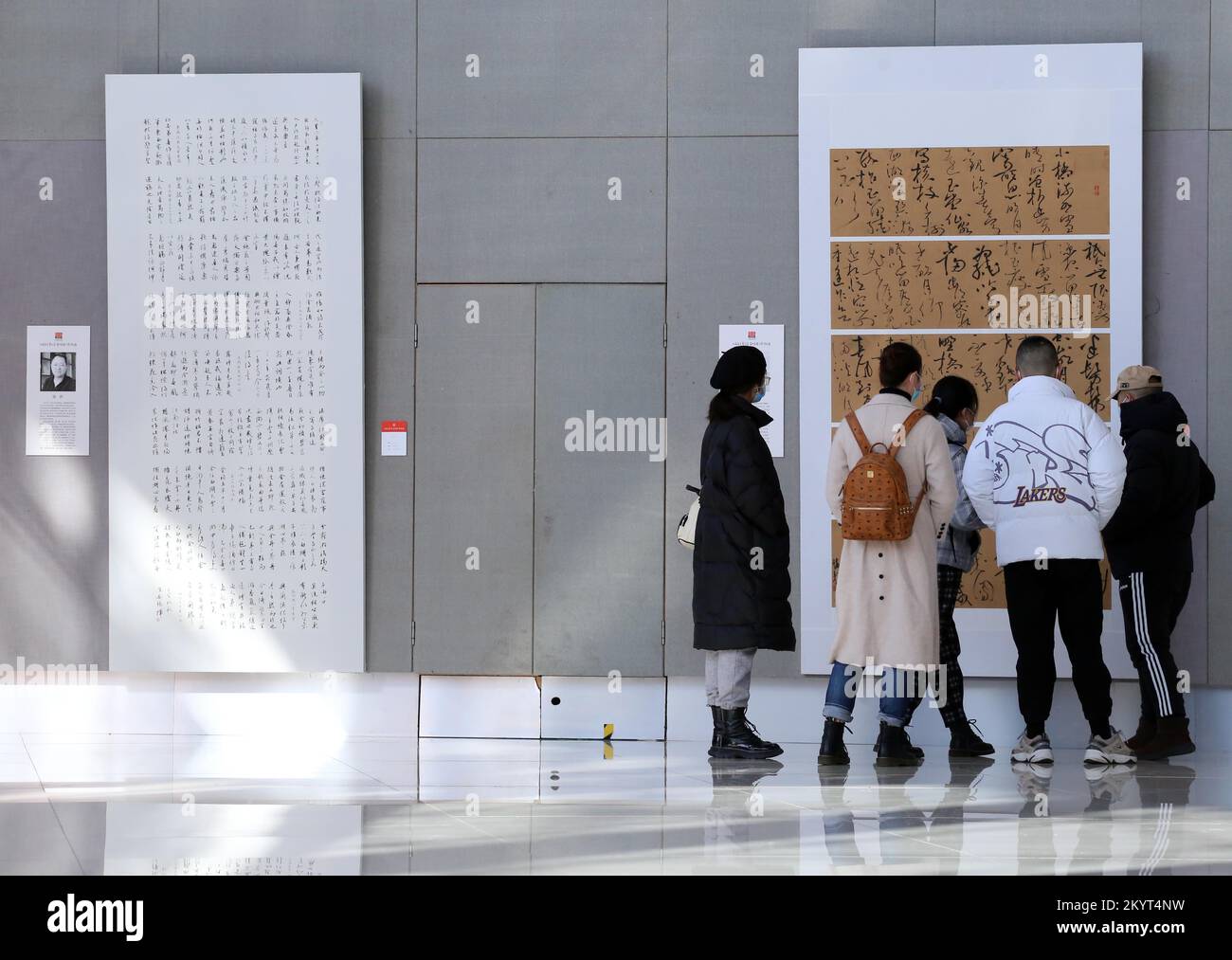 Audiences appreciate the Chinese calligraphy works at the exhibition of ...