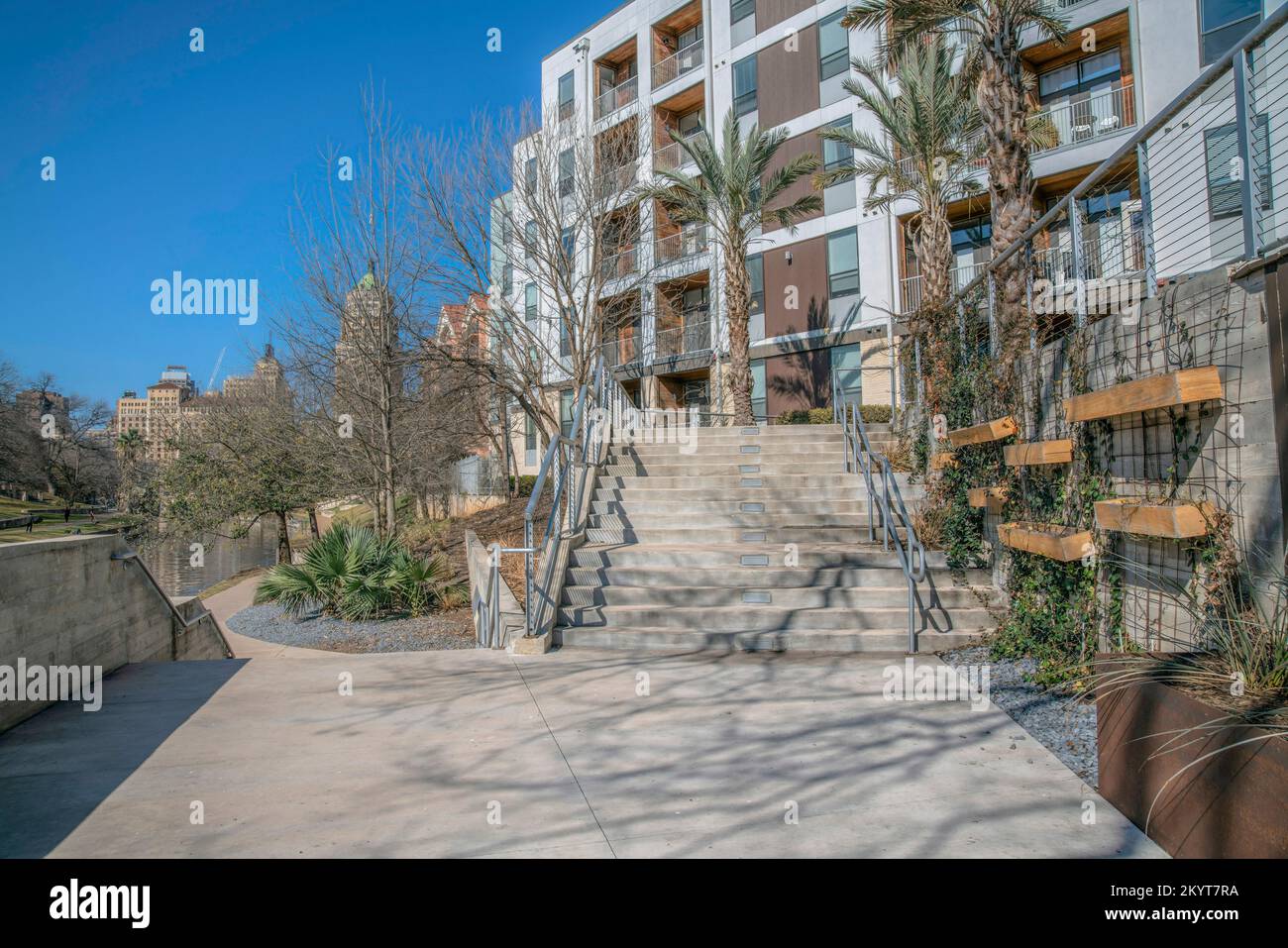 Entrance path going building hi-res stock photography and images - Alamy