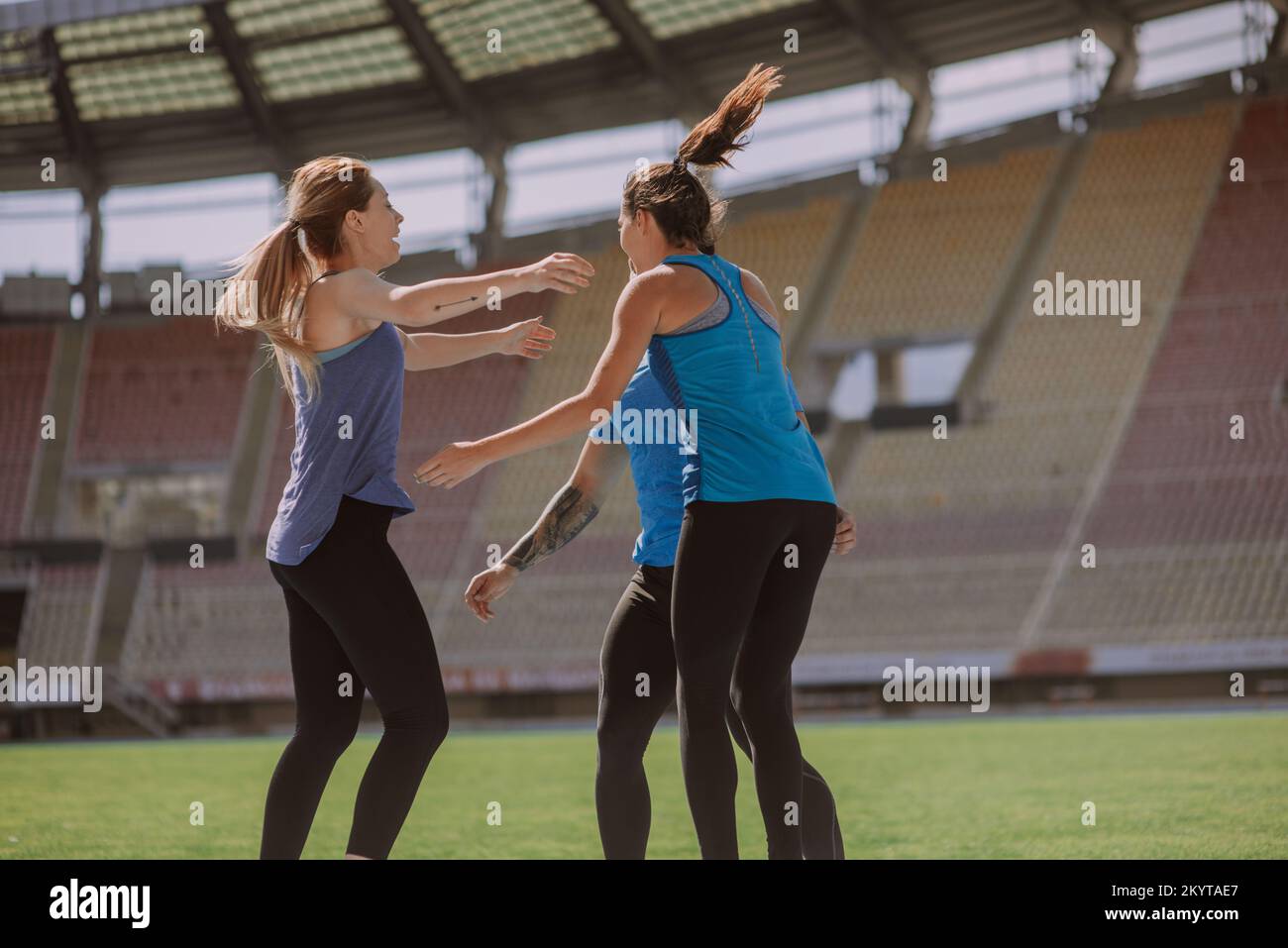 Three sportspeople hi-res stock photography and images - Alamy