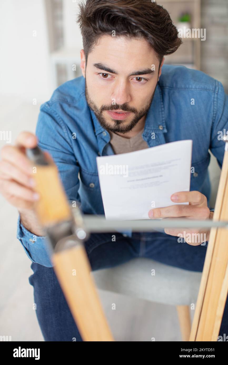 Man reads letter hi-res stock photography and images - Alamy