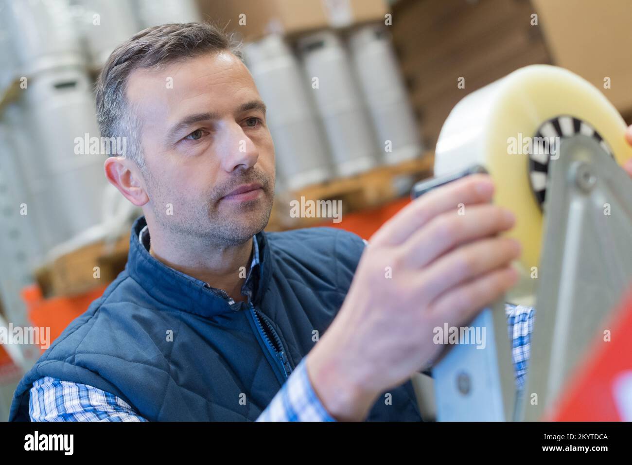 Man fixing tractor hi-res stock photography and images - Alamy