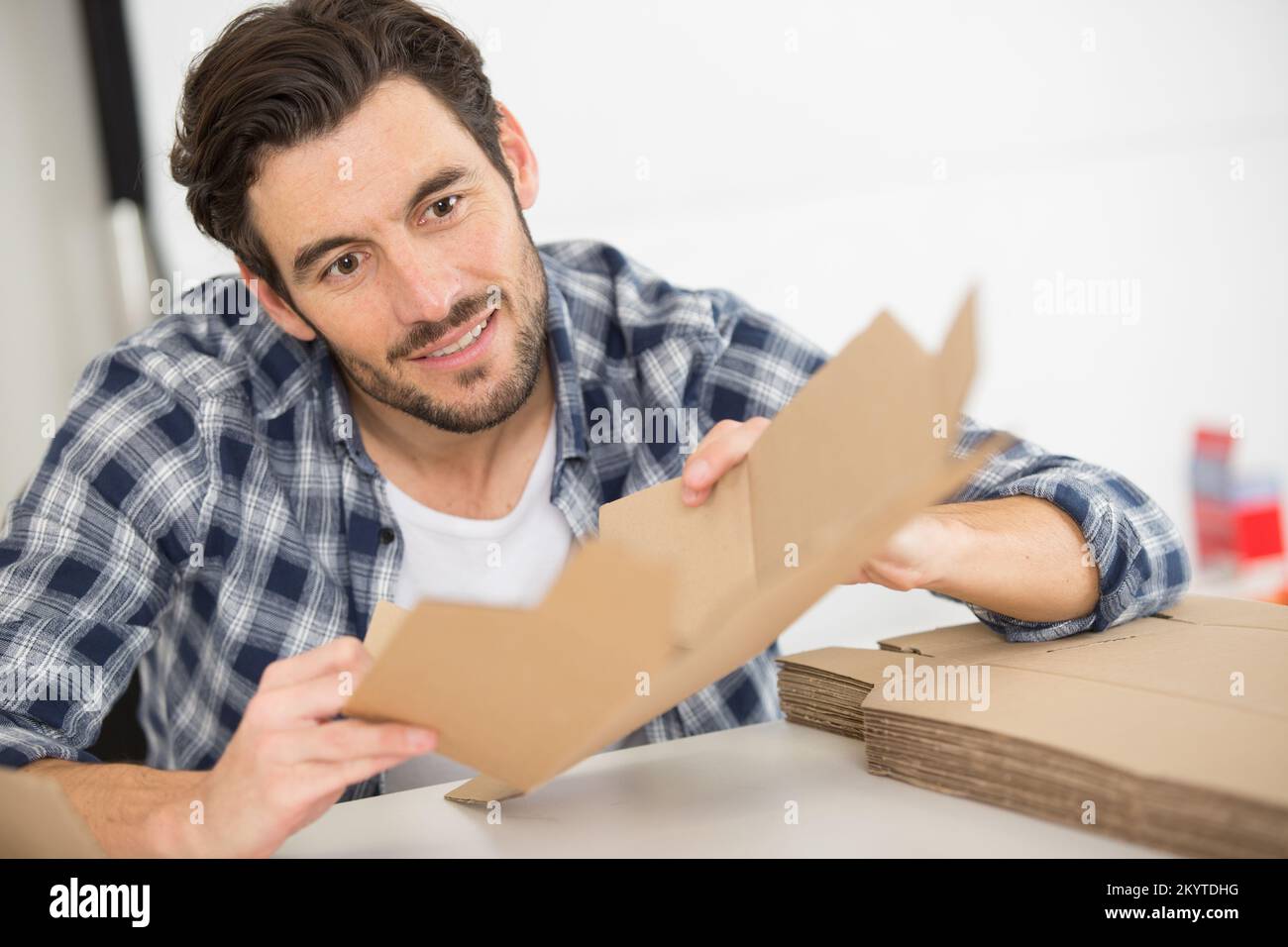 Assembling boxes hi-res stock photography and images - Alamy