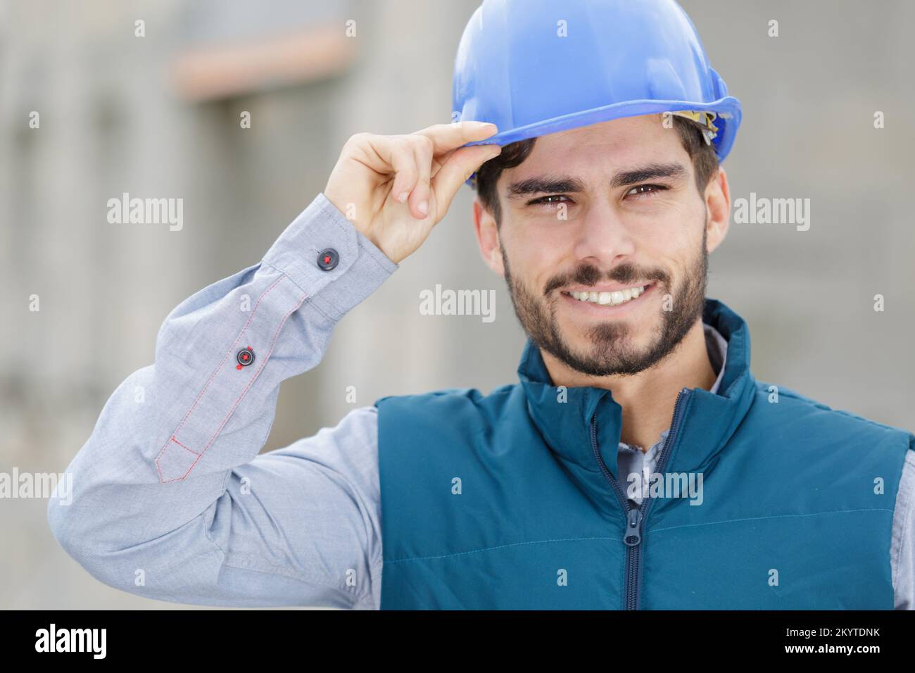construction worker looking at camera Stock Photo - Alamy