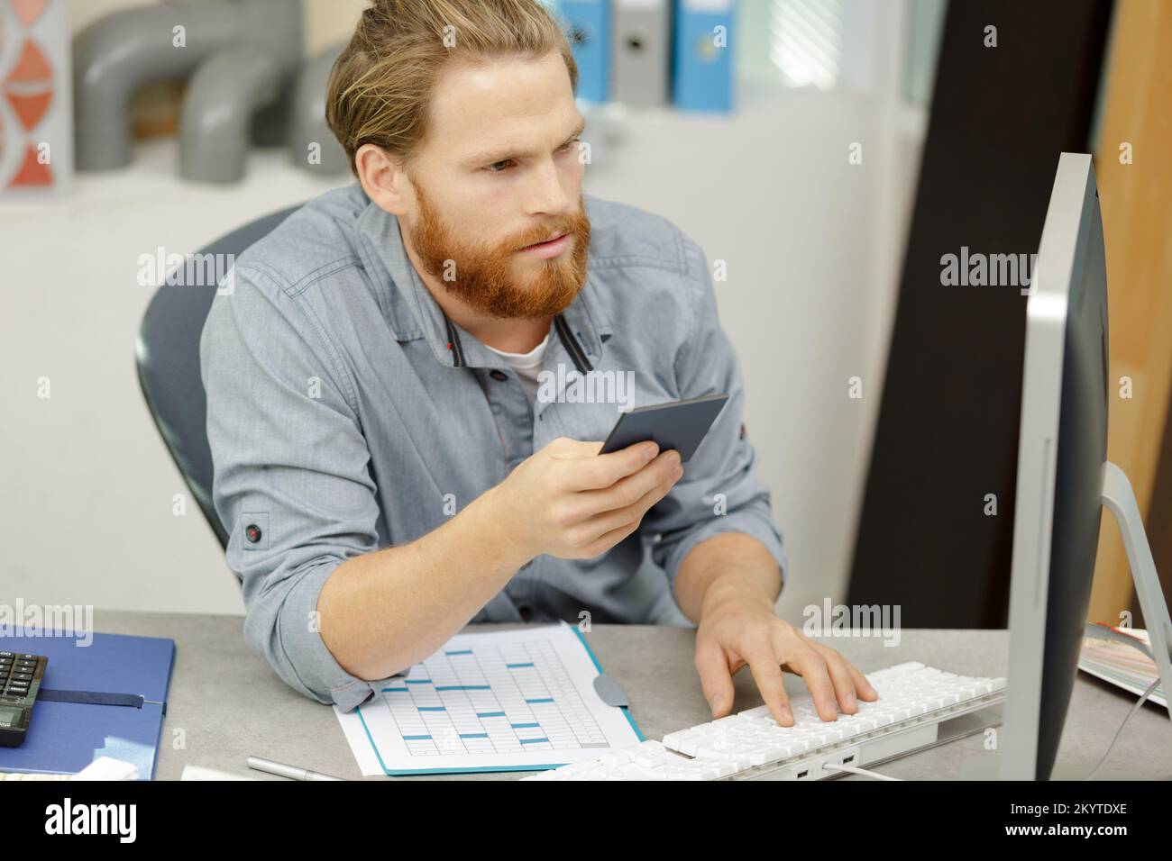 Man woman using charts hi-res stock photography and images - Alamy