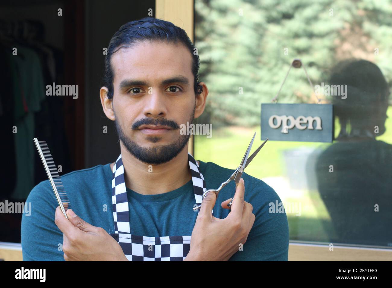 Man showing tools hi-res stock photography and images - Alamy