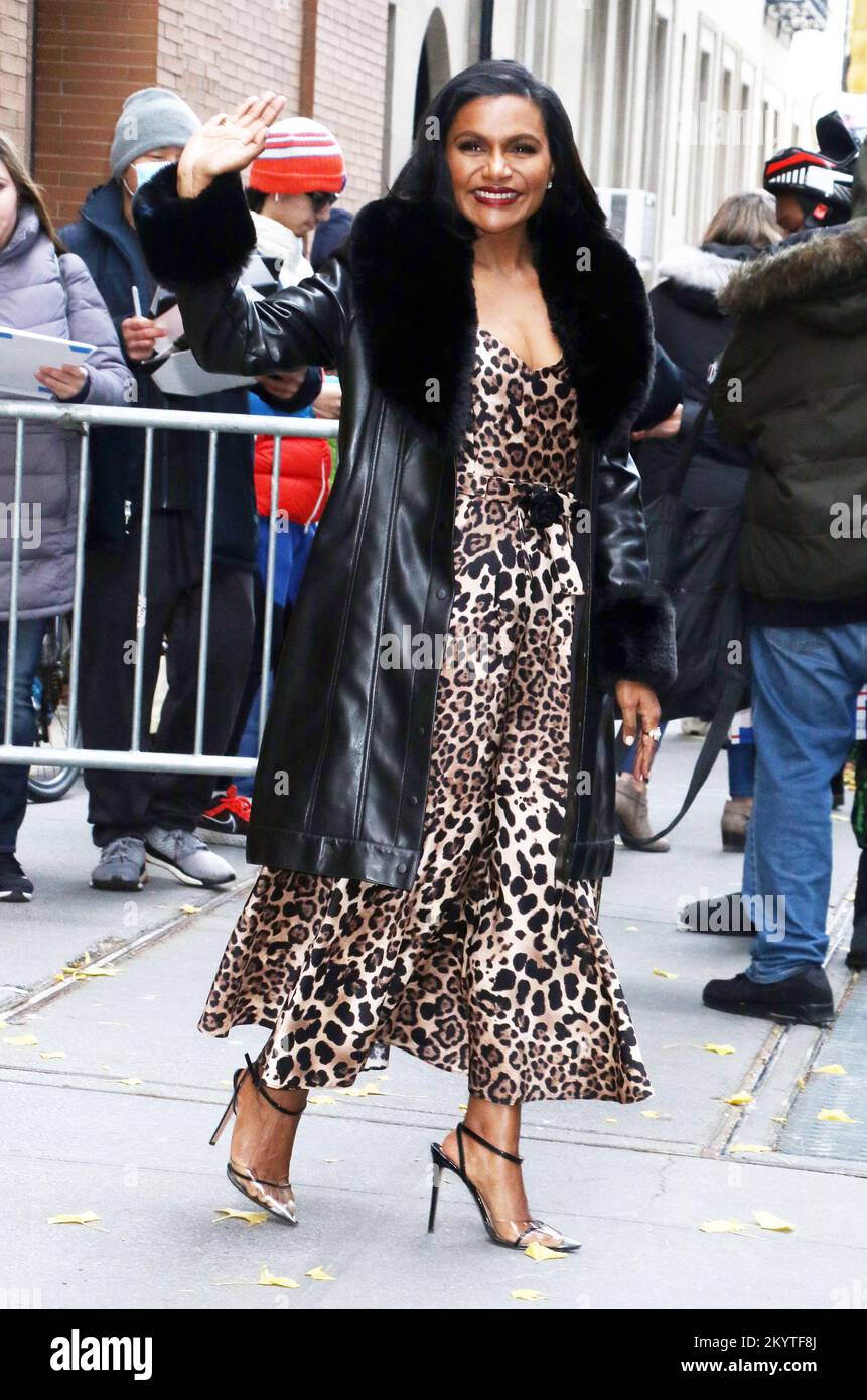 Mindy Kaling on The View to talk about her new book on Cameron Crowe ...