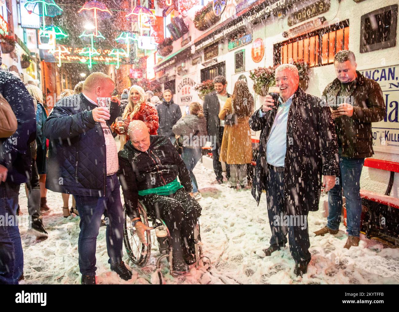 Revellers singing along to The Pogues, Fairytale of New York, as ...