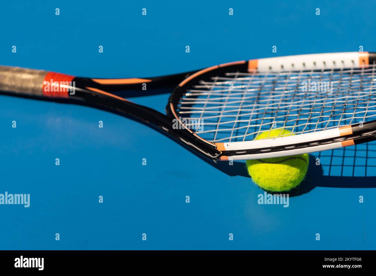 Broken tennis racket on clay tennis court Stock Photo - Alamy