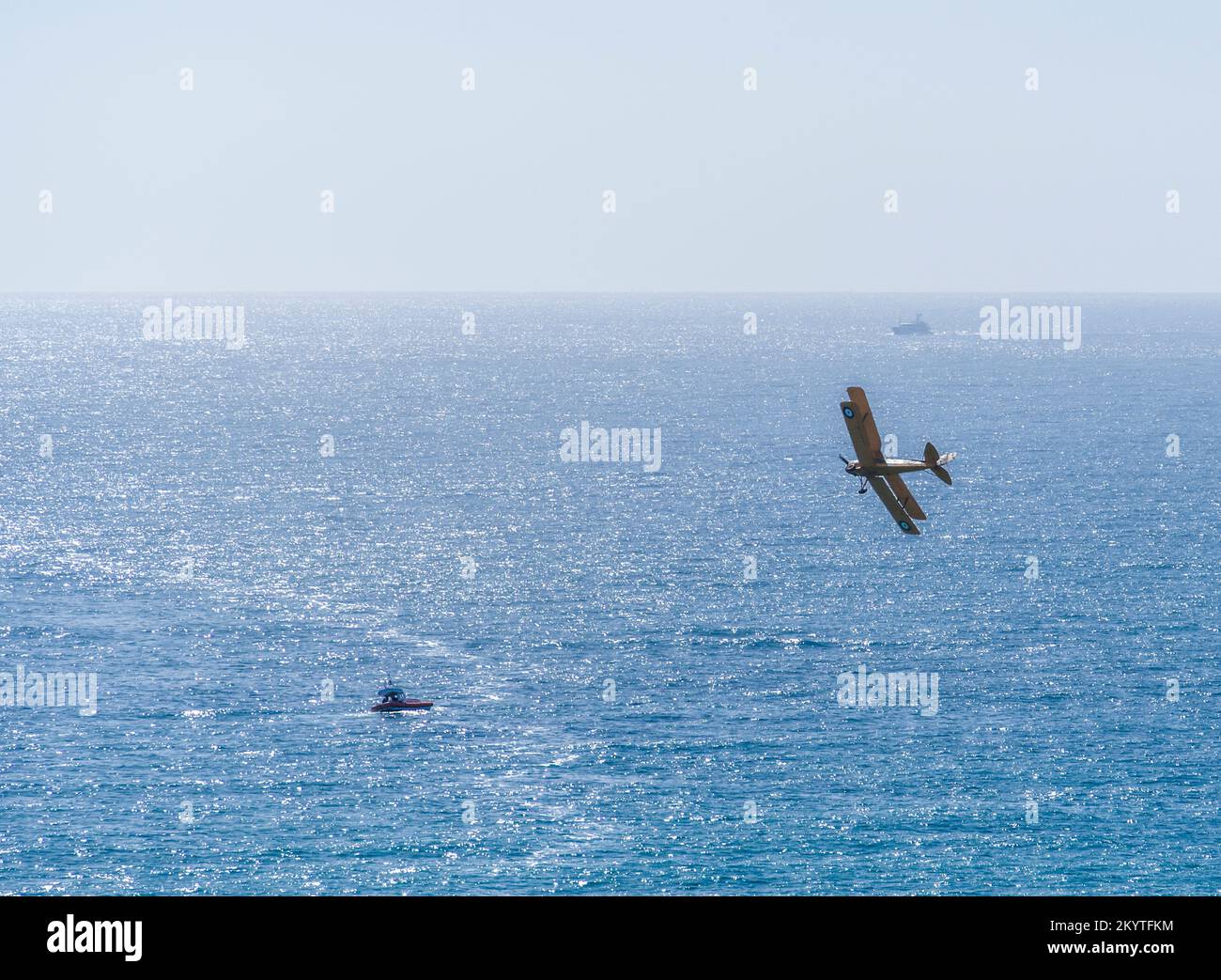 Airplane flying over ship hi-res stock photography and images - Alamy