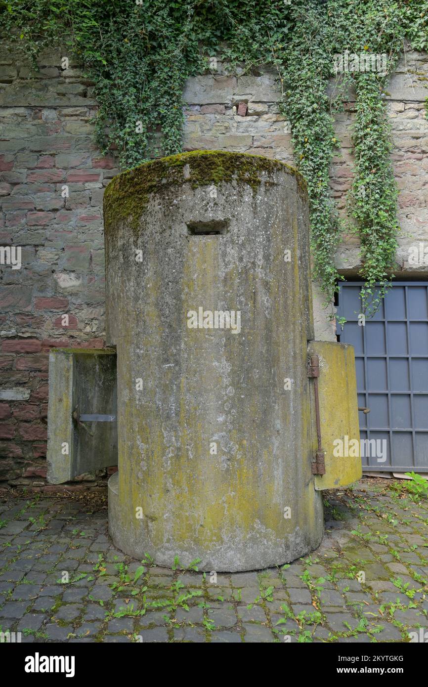 Beton luftschutzbunker hi-res stock photography and images - Alamy