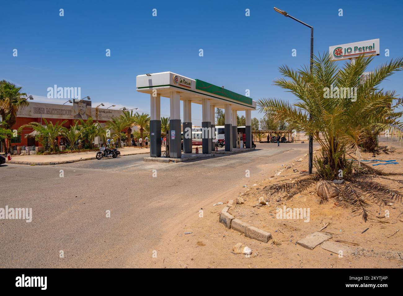 Beir Mathkour Gas Station on route 65 between Aqaba and the Dead Sea ...