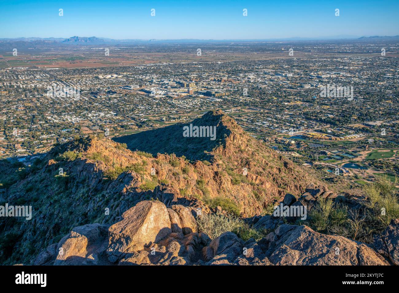 Overlooking phoenix arizona skyline hi-res stock photography and images ...