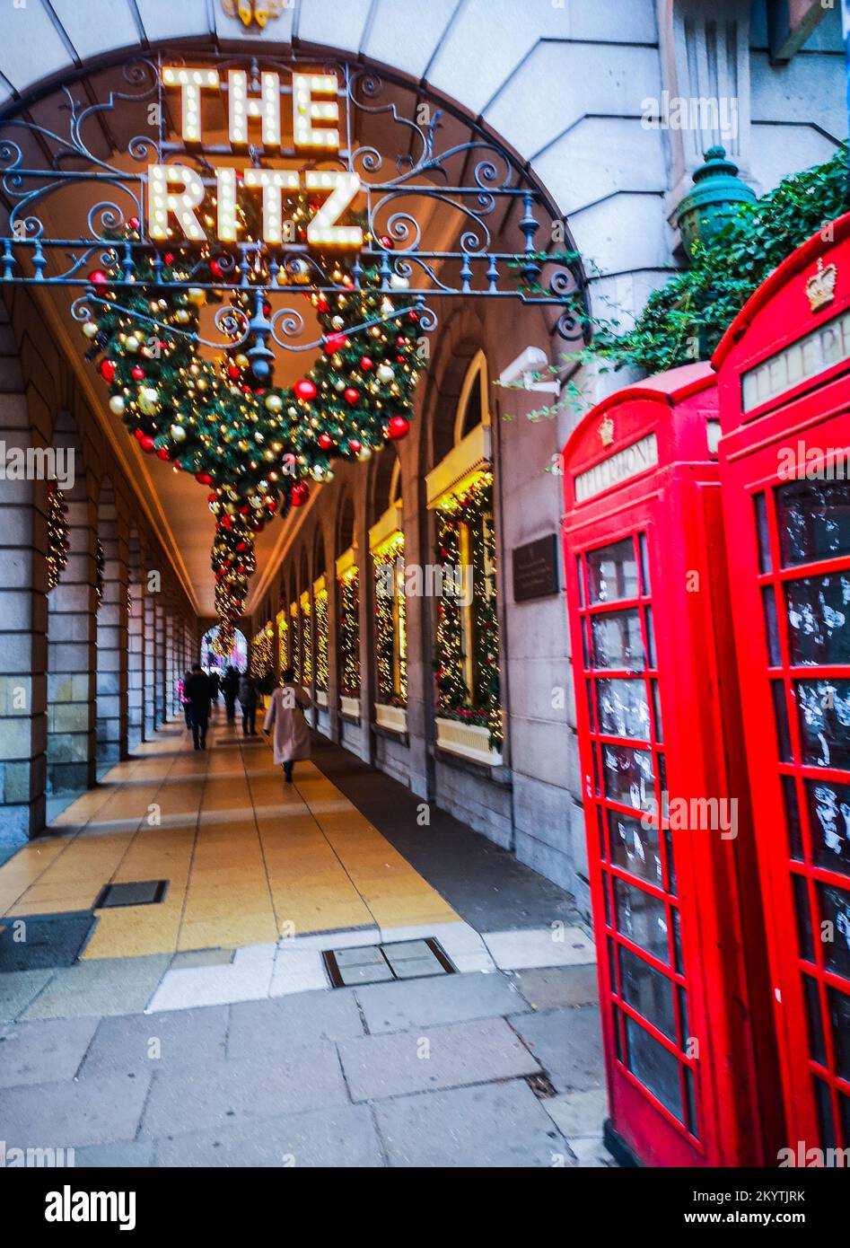 The ritz hotel london christmas hi-res stock photography and images - Alamy
