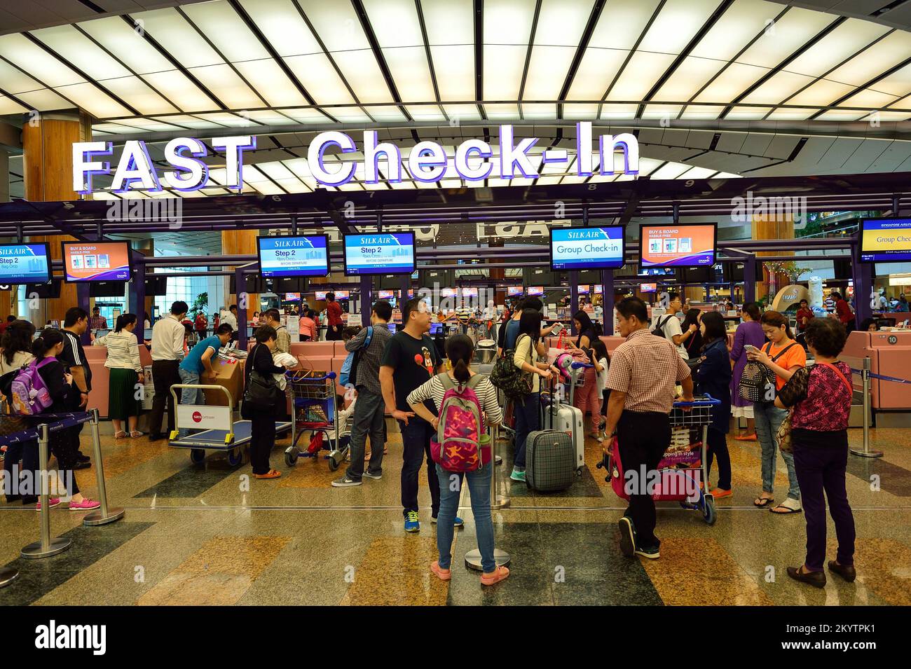 SINGAPORE - NOVEMBER 07, 2015: check-in zone at Changi Airport ...