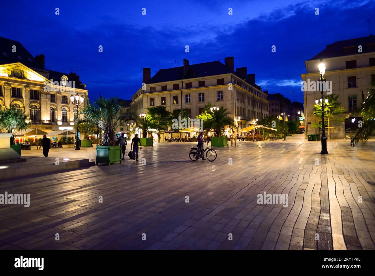 Orleans square paris hi-res stock photography and images - Alamy