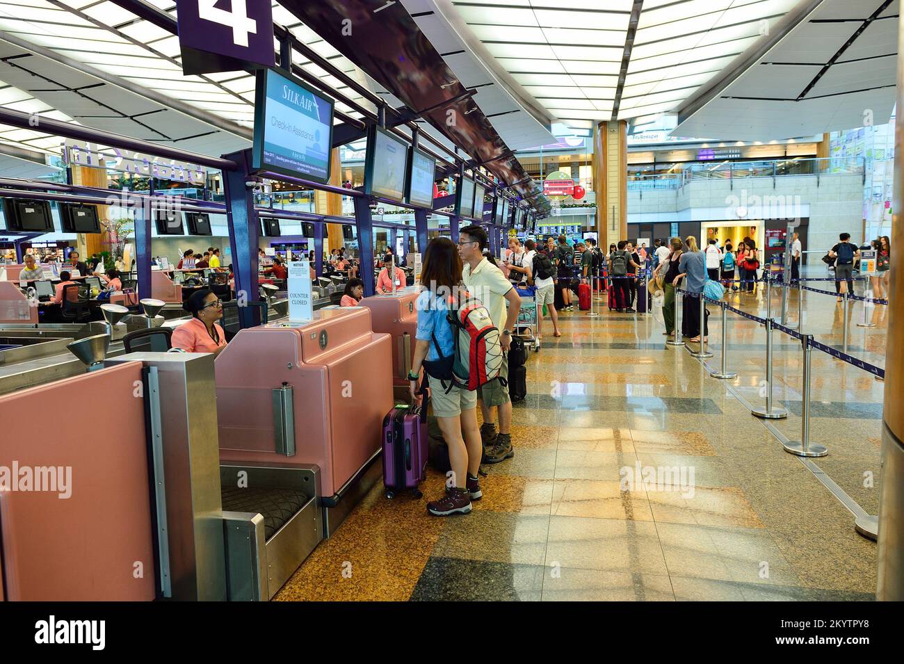 SINGAPORE - NOVEMBER 09, 2015: check-in zone at Changi Airport ...