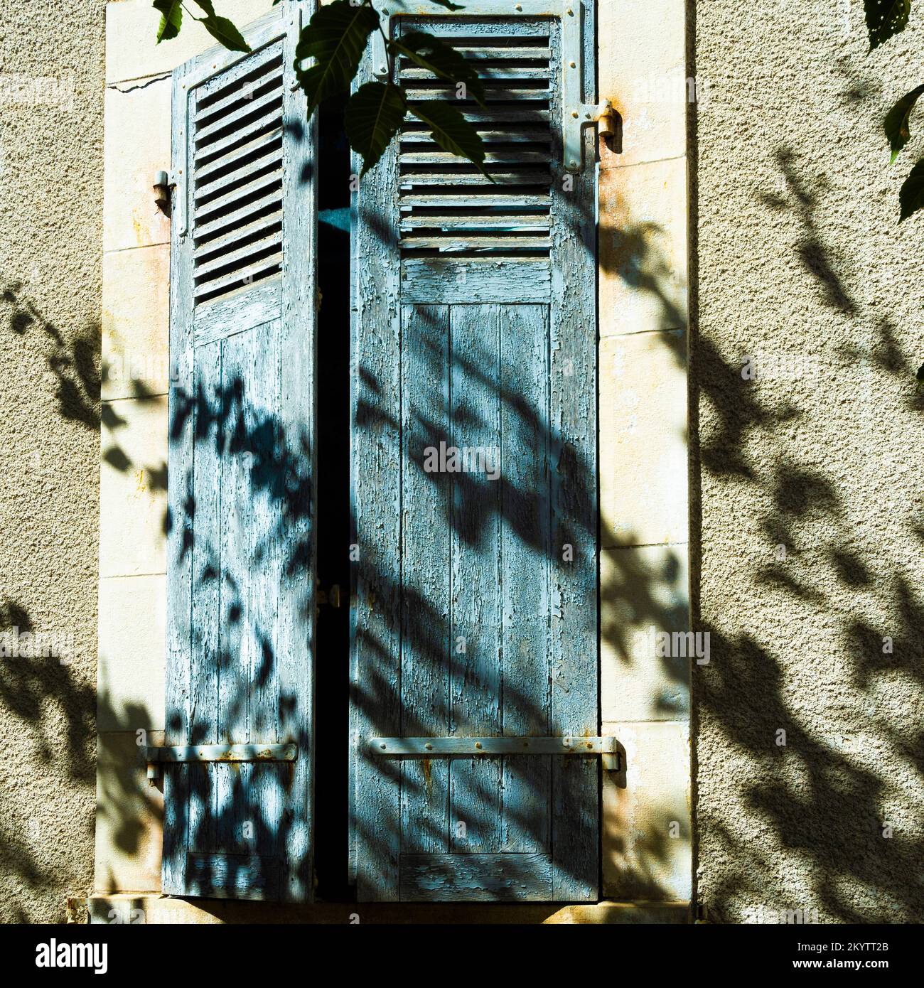 Shutter shadow wall hi-res stock photography and images - Alamy