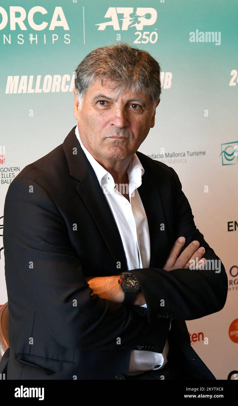 Toni Nadal, current coach of tennis player Félix Auger-Aliassime, and ... Toni Nadal, current coach of tennis player Félix Auger-Aliassime, and ...