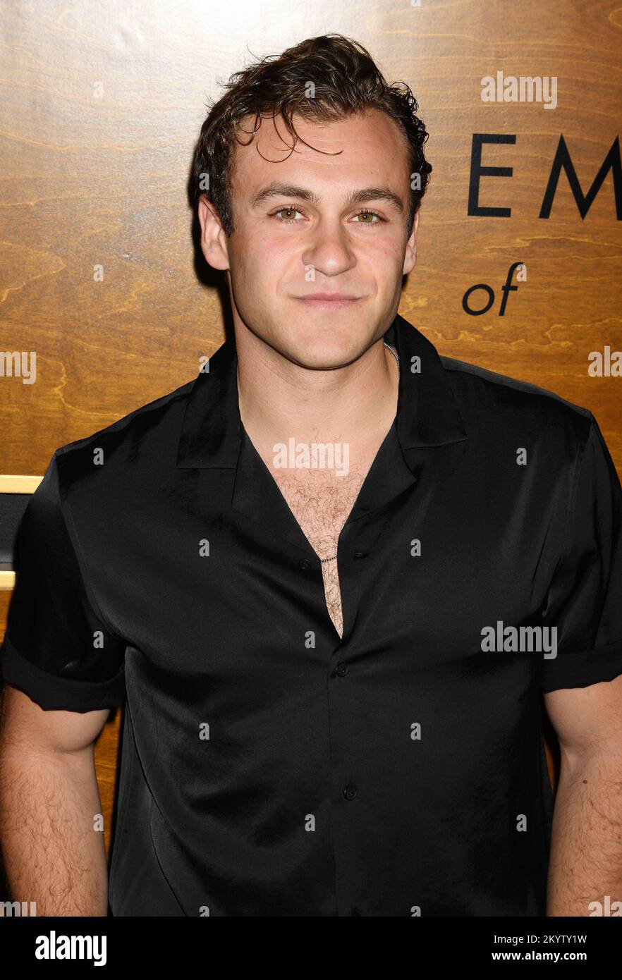 Beverly Hills, California, USA. 01st Dec, 2022. Elliott Ross attends ...