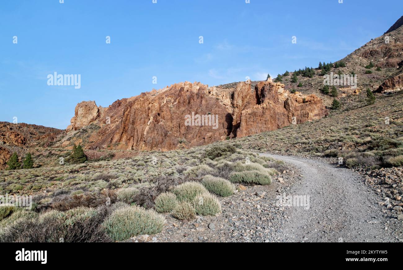 Siete Canadas path through the Las Canadas caldera flanked by rugged ...