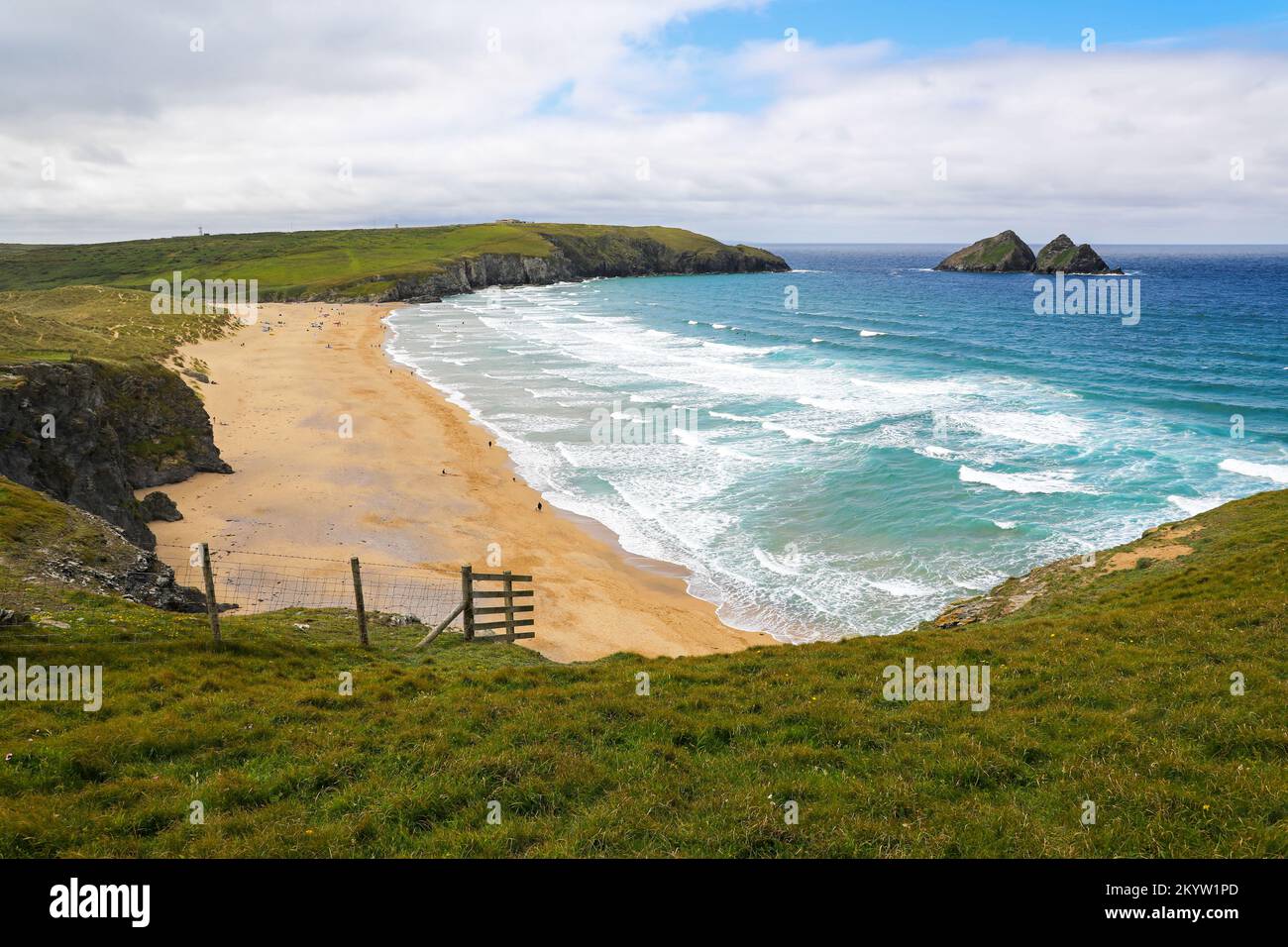 The wide expanse of the beach at Holywell Bay, Cornwall, West Country ...