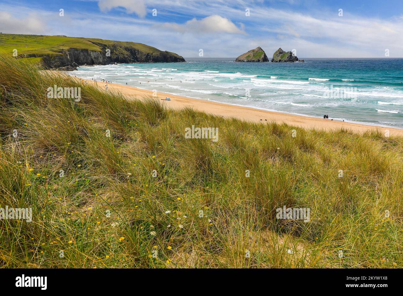 The wide expanse of the beach at Holywell Bay, Cornwall, West Country ...