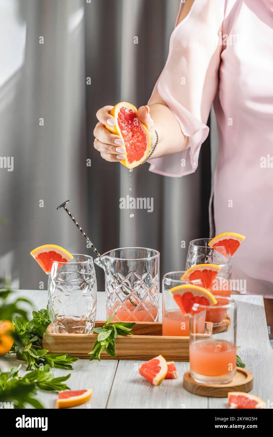 Mocktails preparing hi-res stock photography and images - Alamy